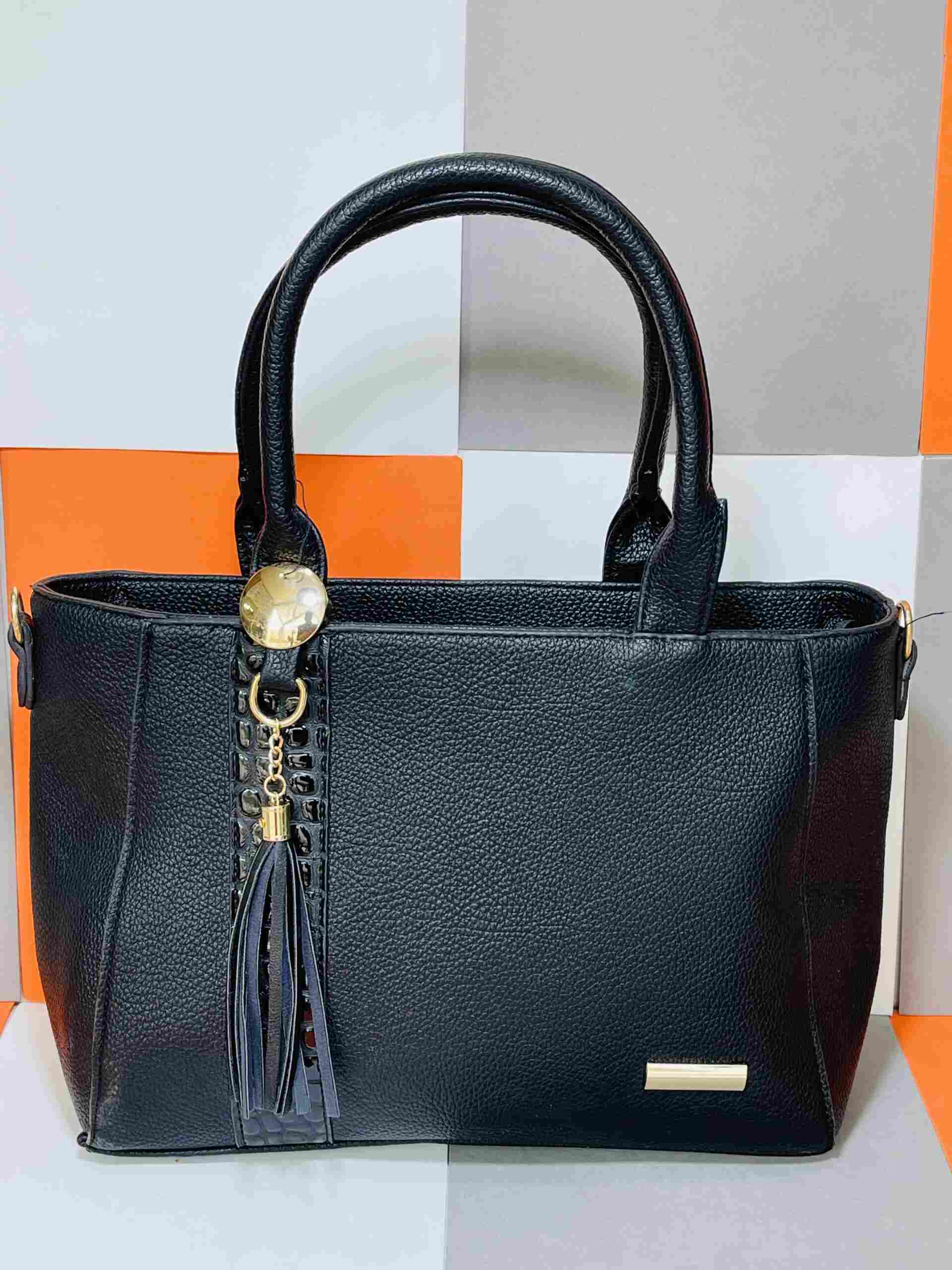 77468 BOLSA DE MANO COLOR NEGRO – Mundo Mujeer – Bolsas y Accesorios